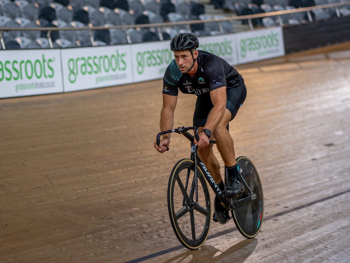 Kiwi cyclors take to the track